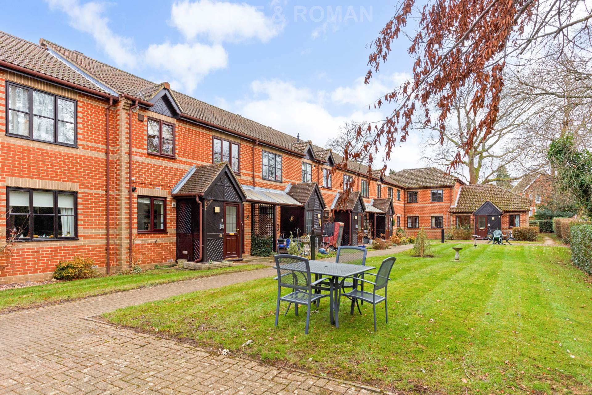 2 Bedroom Apartment, Copenhagen Walk – Crowthorne – Rice and Roman